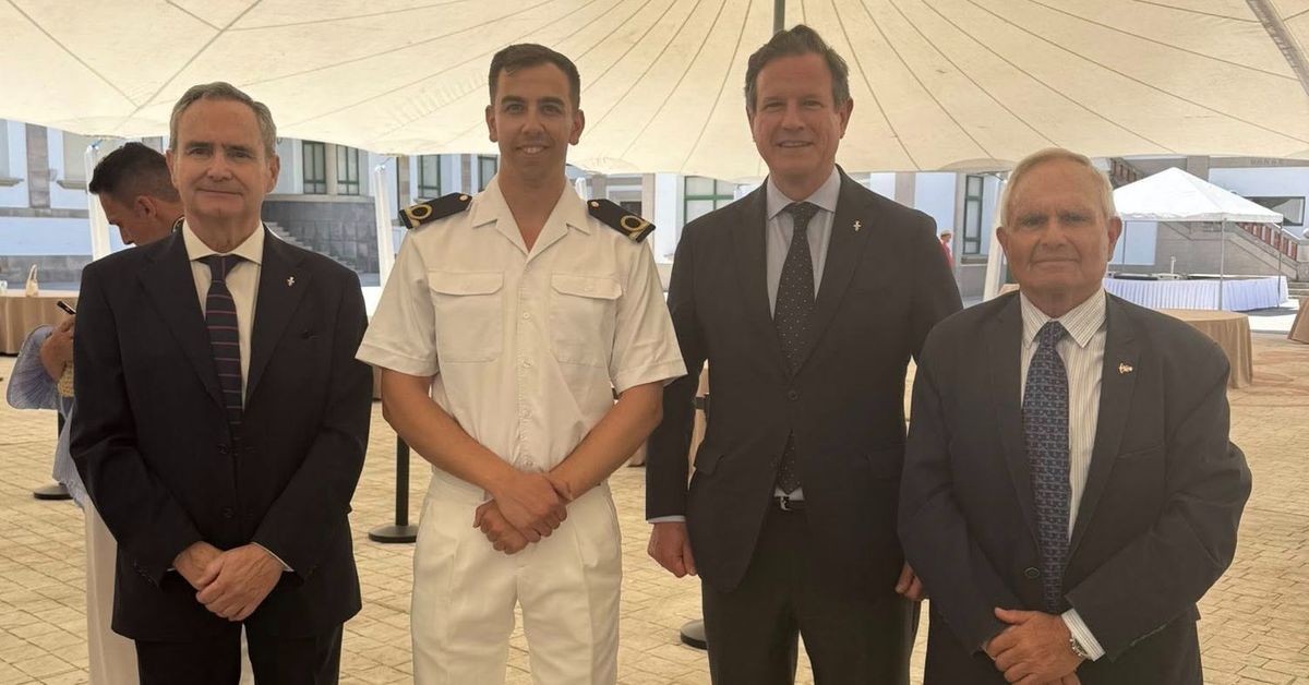 Premio para el alférez de fragata Sebastián Sotomayor Toribio