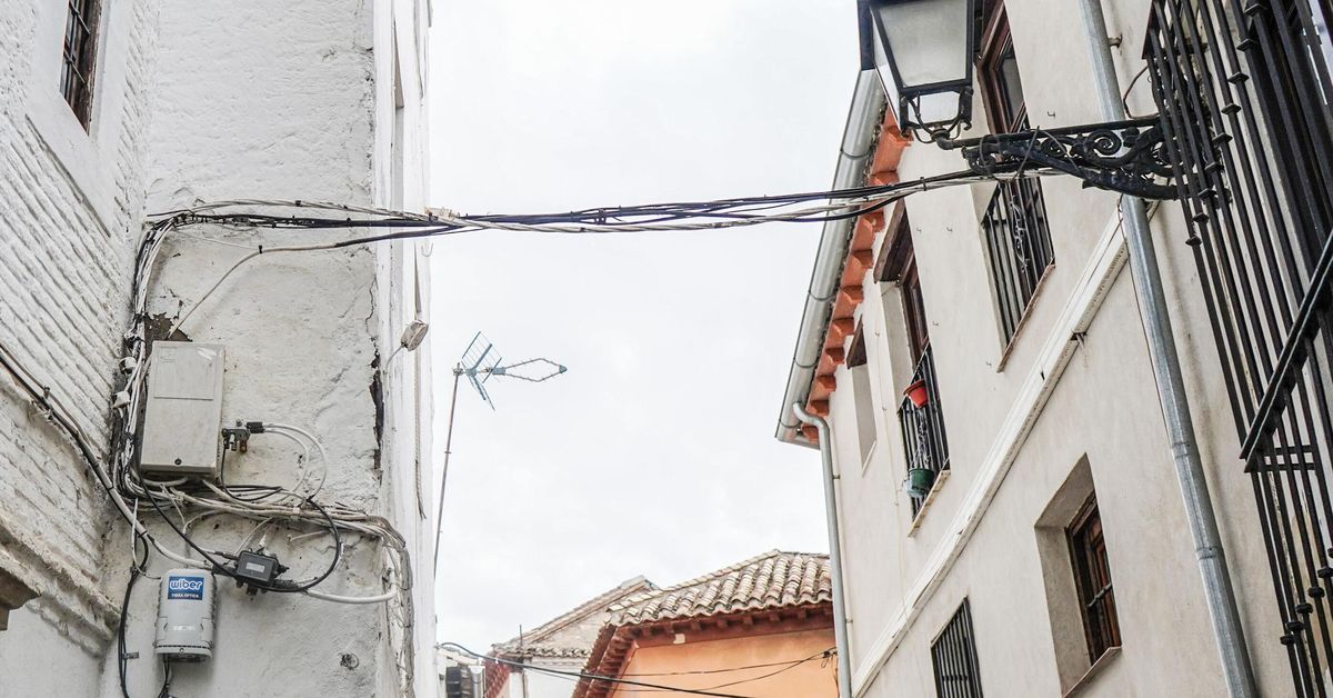 Albaicín sin cables: Termina la retirada de cableado de 23 calles