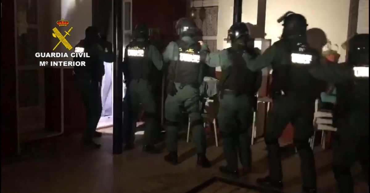 La Guardia Civil desarticula una red dedicada a la venta de drogas y al ...