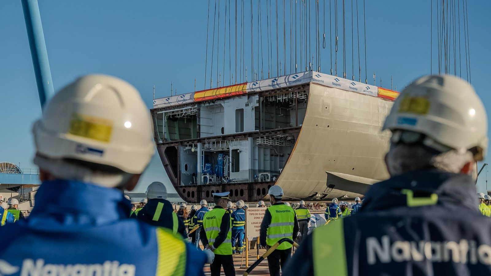 Navantia Puerto Real realiza la bajada a dique de la quilla del BAM-IS