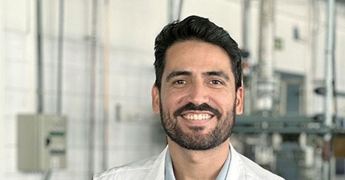 El investigador de la Universidad de Granada Mario Jesús Muñoz Batista ...