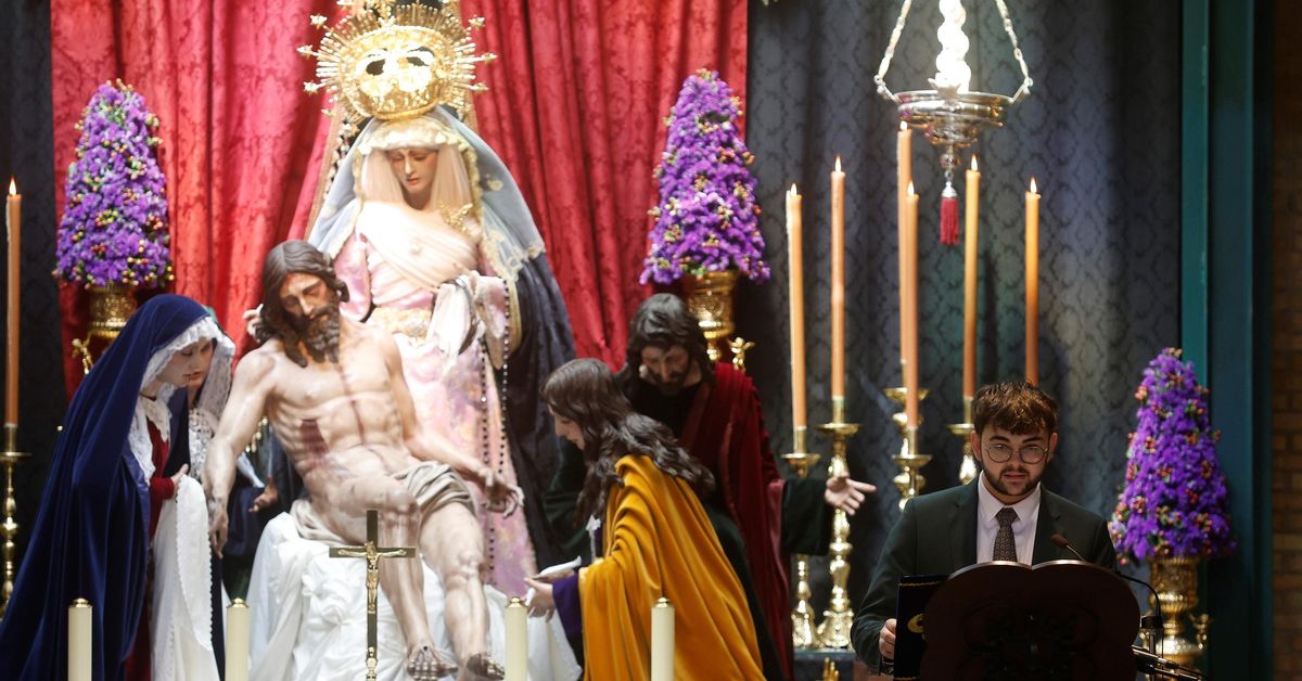 Manuel Garnica hilvana la pasión algecireña verso a verso