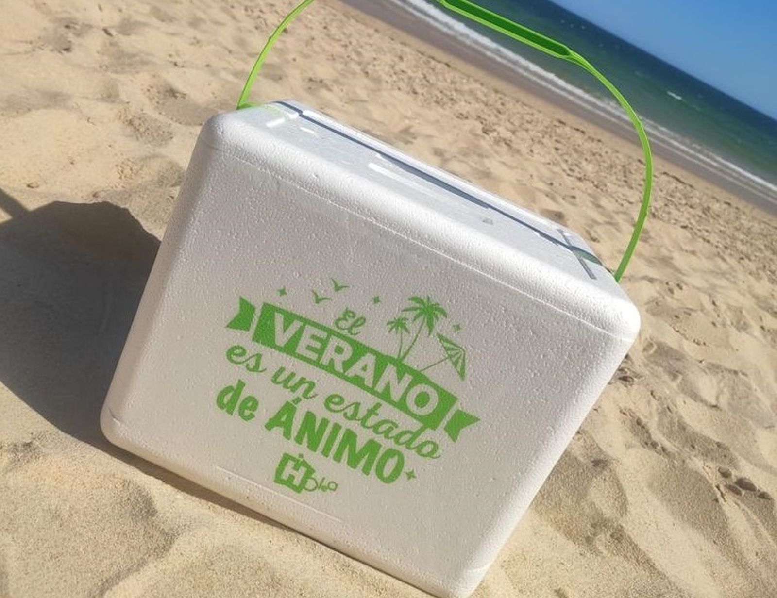 Consigue gratis una divertida nevera de playa en Holea