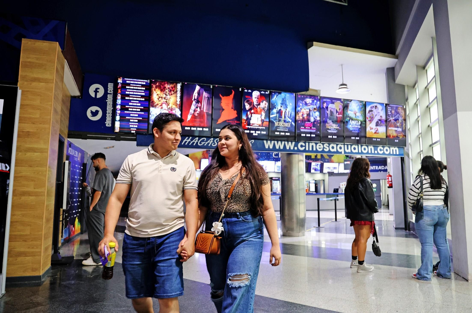 Los cines Aqualon apagan sus proyectores para siempre en Huelva: "Veníamos cada semana"