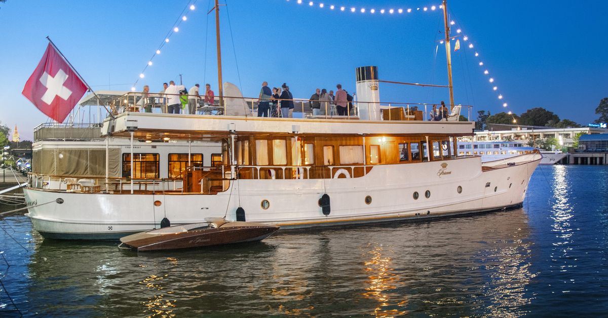 Un barco real desde Suiza a Sevilla