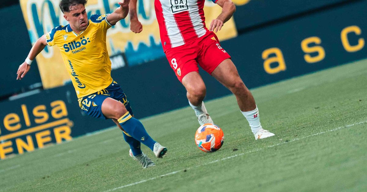 Así te hemos contado la muy cruel derrota del Almería en Cádiz