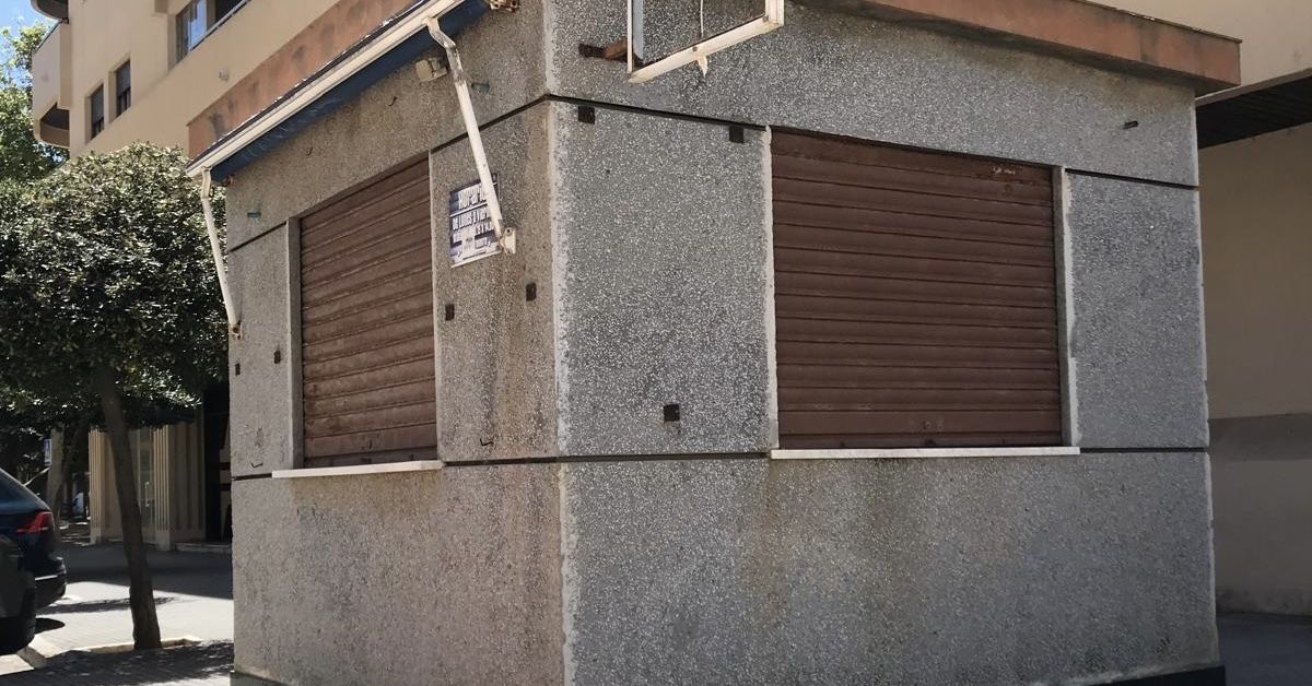 Un año cerrado, como todos los kioscos de Cádiz