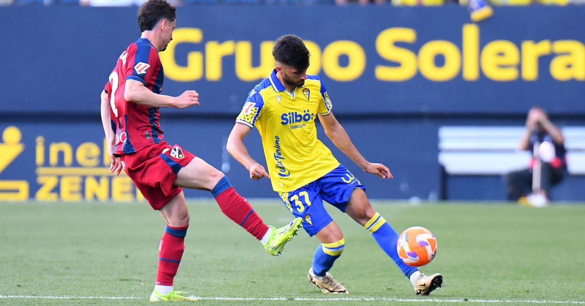 Amarga goleada del Cádiz CF (4-0)