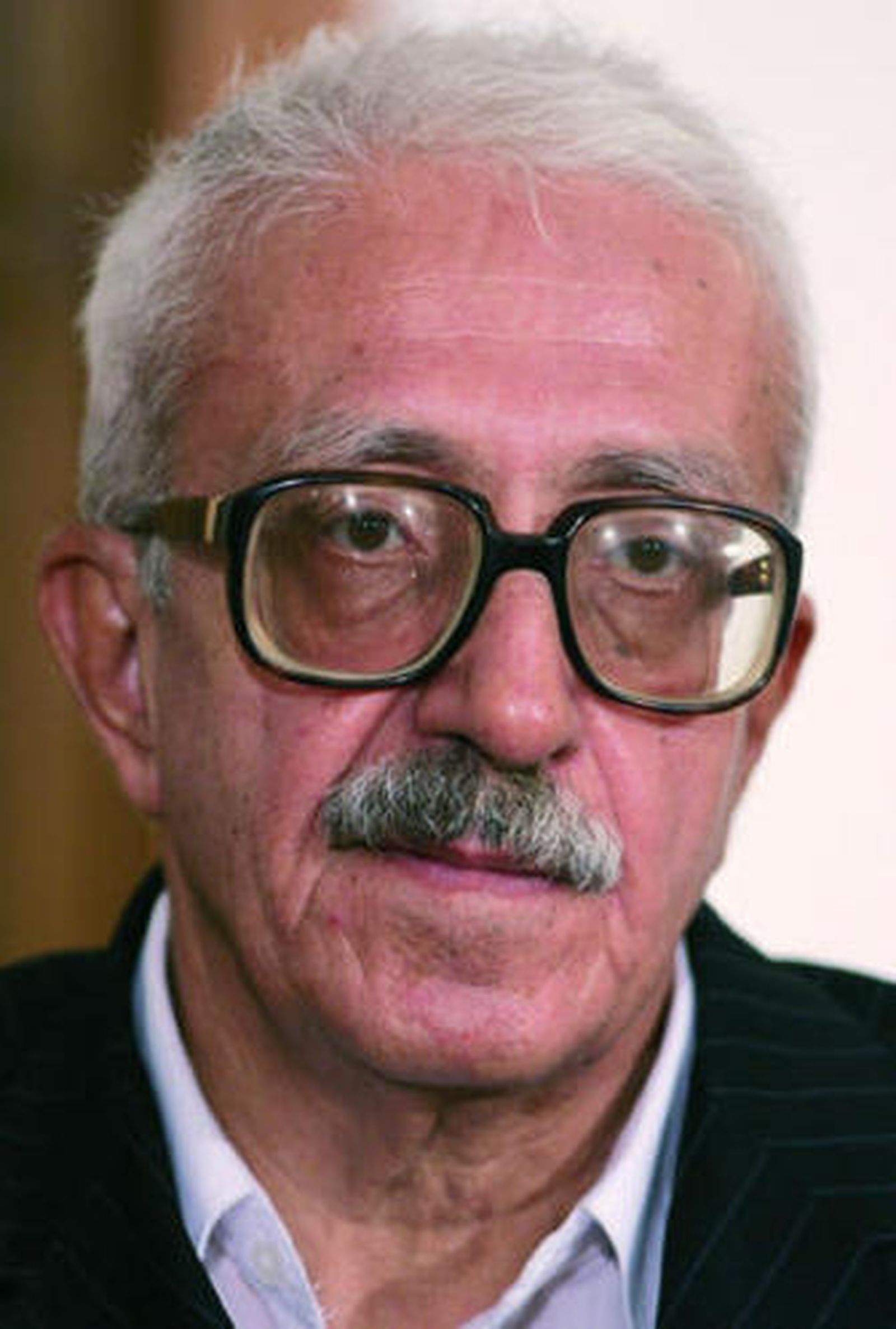 Tareq Aziz, la 'cara amable' del régimen de Sadam, recibe su primera ...