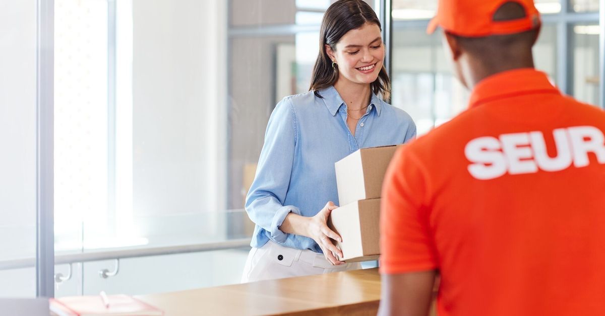 Seur busca trabajadores en Sevilla: estos son los requisitos