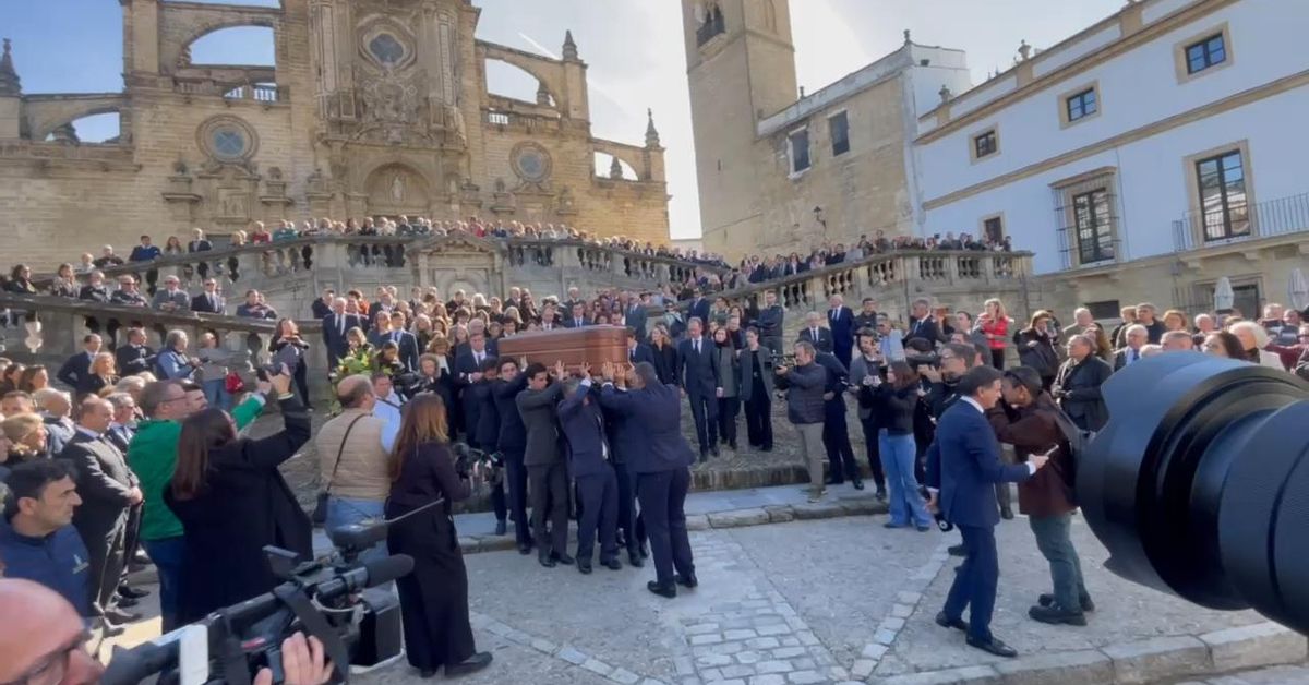 Vídeo | Jerez despide a Álvaro Domecq Romero entre aplausos