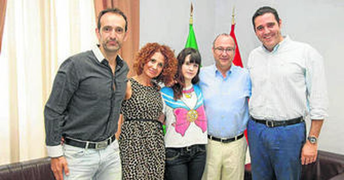 Rodríguez Comendador felicita a la joven cantante Yami Tabby, que ...