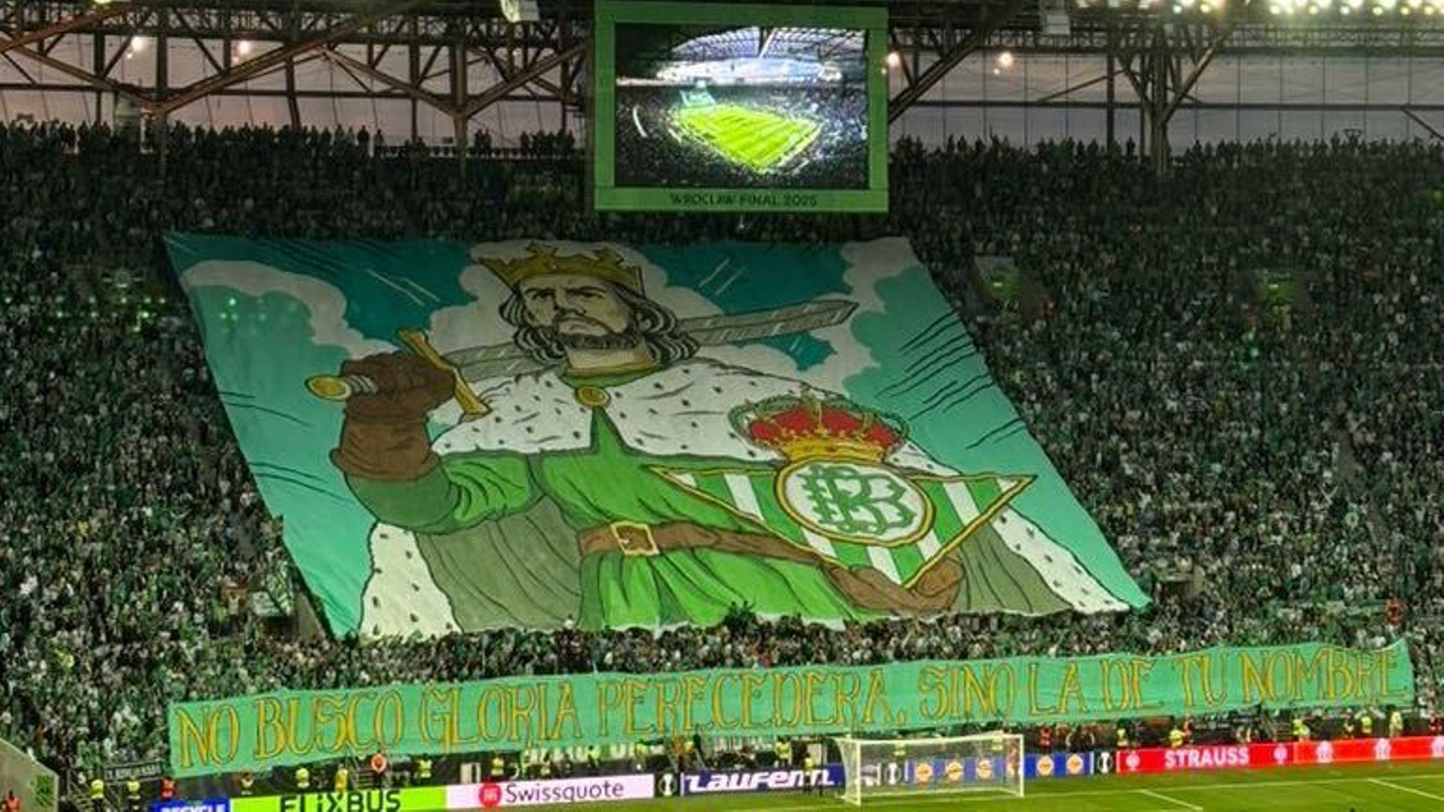 El espectacular tifo del Betis en la final de la Conference League