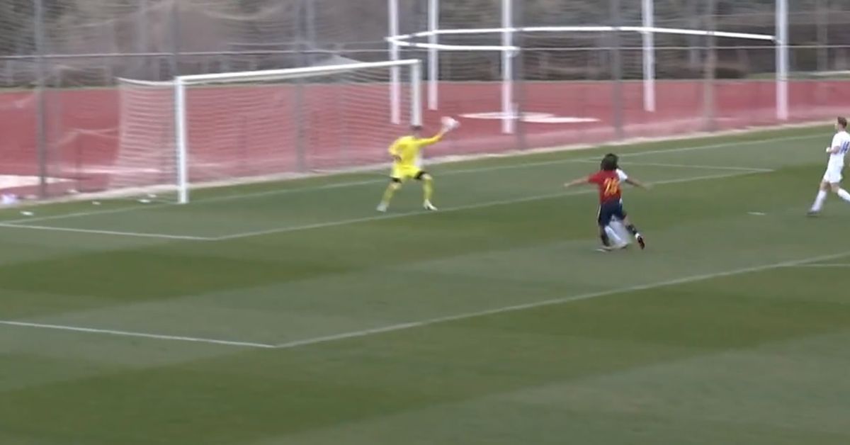 Álex Calvo, debut y golazo con España sub 19