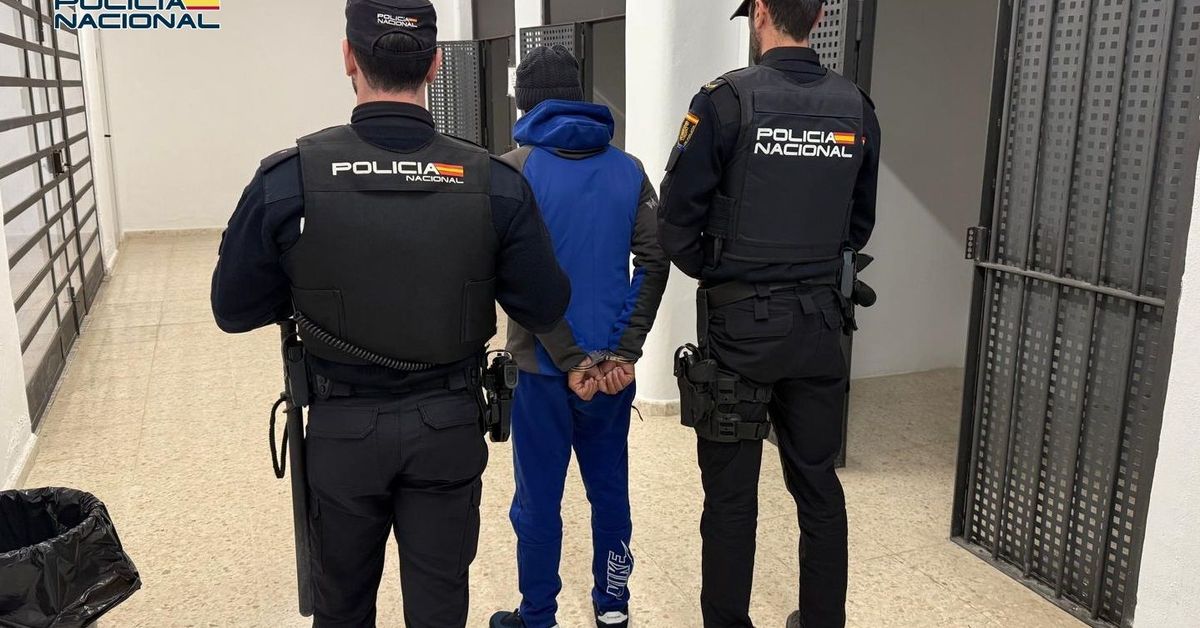 Apuñala en el muslo a un hombre que paseaba a su perro tras discutir ...