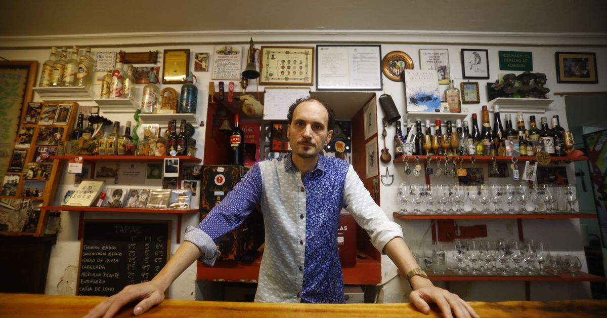 Jesús Hans, el tabernero retratado como San Rafael: "Soy como el ...