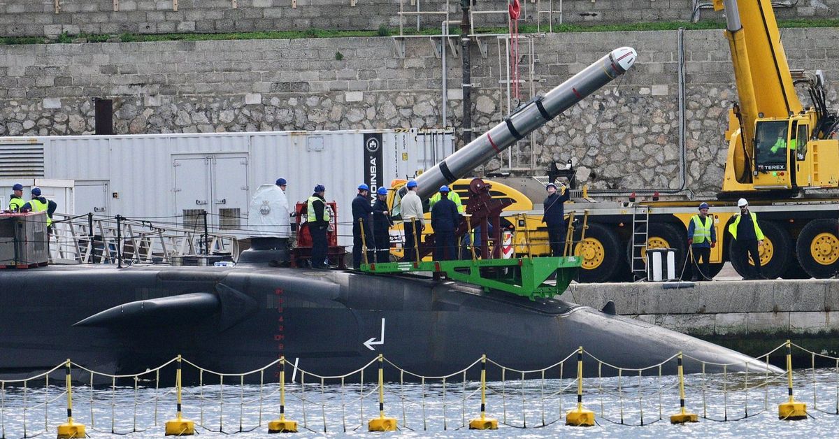 La Royal Navy hace gala de la carga de misiles Tomahawk en el submarino ...