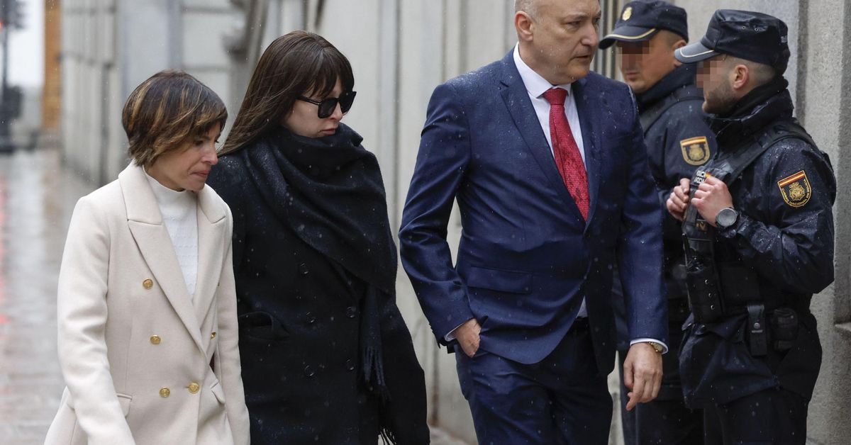 La ex novia de Ábalos reconoce en el Supremo que no fue a trabajar pero ...