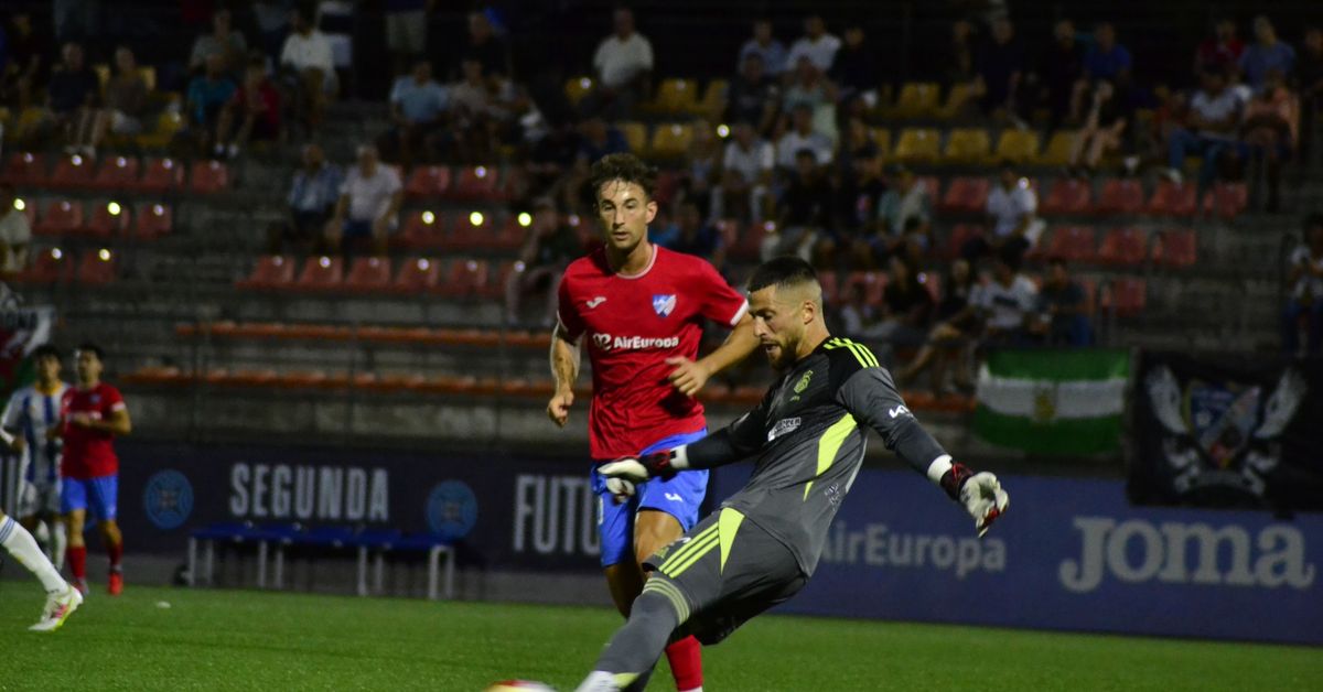 Crónica Estepona-Recre: 'Magna' victoria del Decano (0-1)