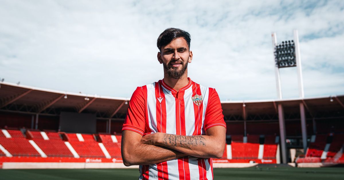 Carlos Jiménez, otro nuevo central para las filas del Almería B