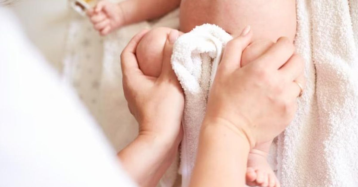 Por qué debes evitar lavar las partes íntimas de una niña bebé con ...