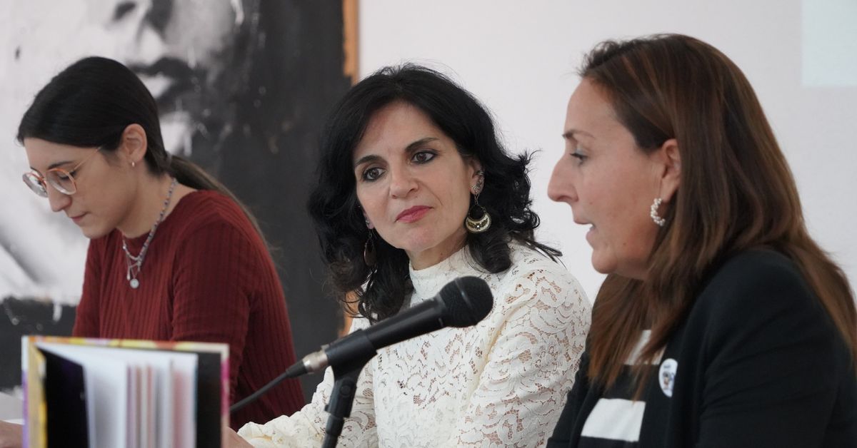 La periodista onubense Mari Paz Díaz presenta 'Mujeres a 200 Años Luz ...