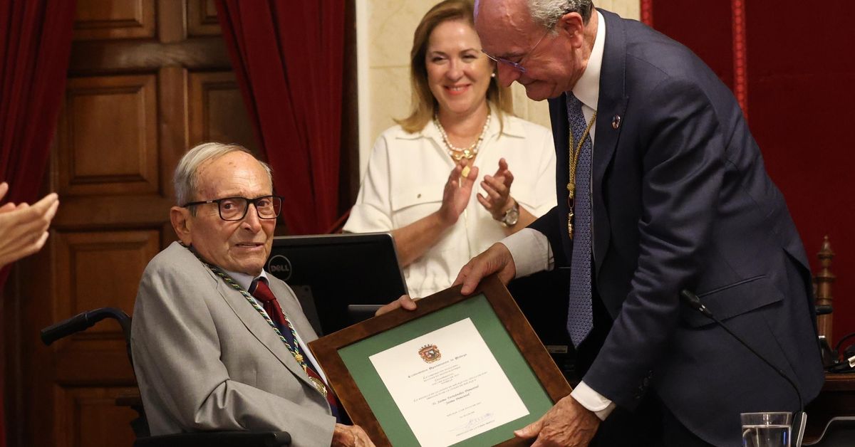 Jaime Pimentel, el escultor de 'El Cenachero', ya es Hijo Predilecto de ...