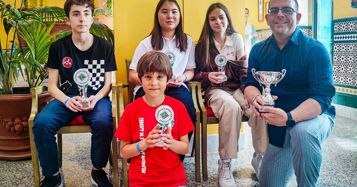 Cuatro jugadores del Club Ajedrez Roquetas hacen pódium en Andalucía