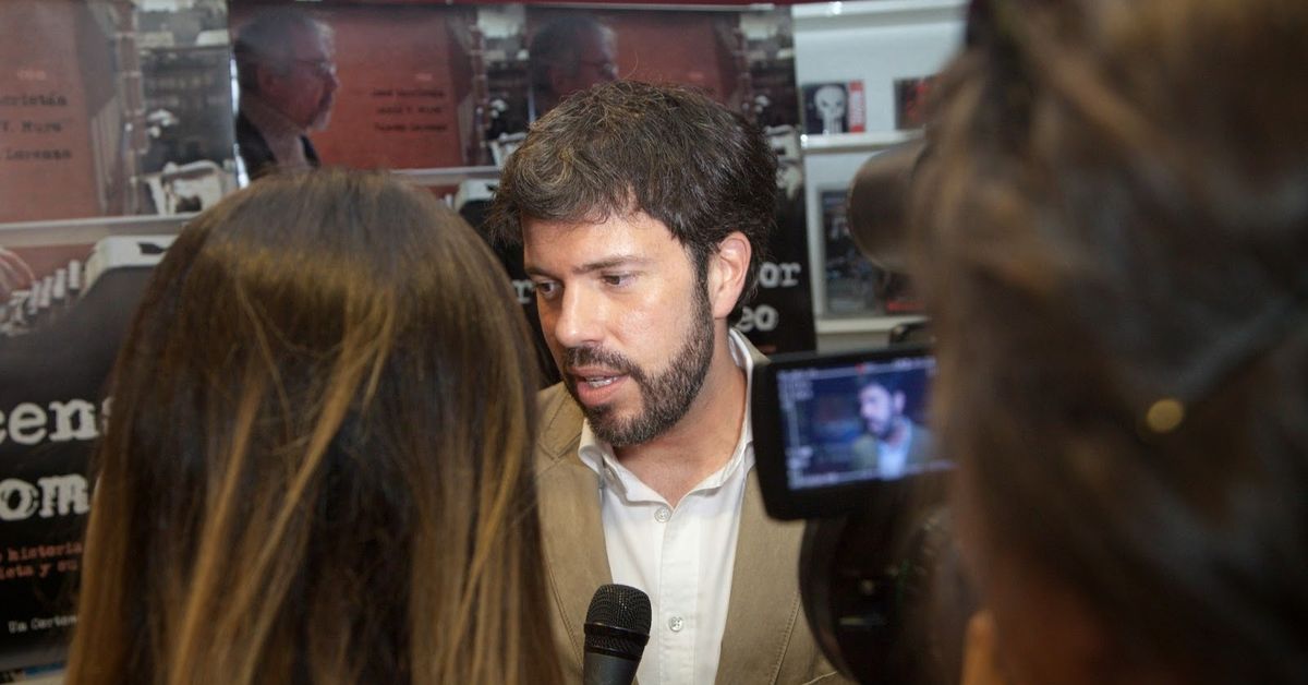 El cineasta granadino César Ríos presenta 'Reflejos de lo invisible' en una sesión solidaria