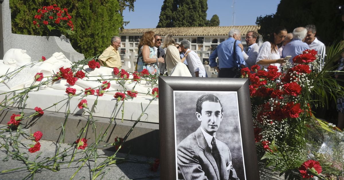 Córdoba recuerda a Manolete en el 75 aniversario de su muerte, en imágenes